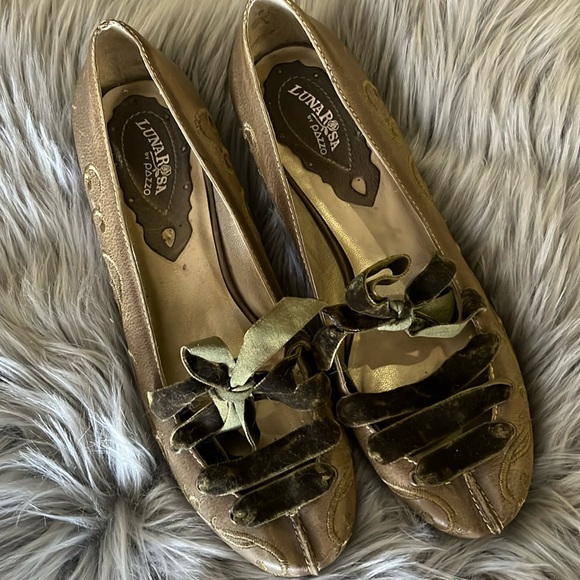 PAZZO | Shoes | Embroidered Leather Kitten Heels 85 Olive Velvet Lace ...